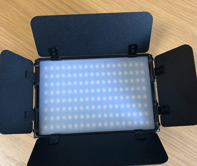 動画撮影ライト（UTEBIT）のレビュー（口コミ）